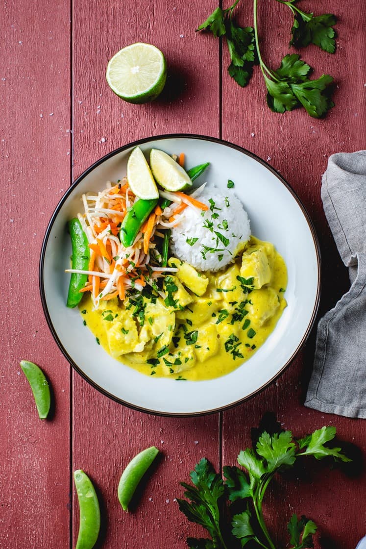 Gul curry med lyr, wokede grønnsaker, ris og persille - Oppskrift ...