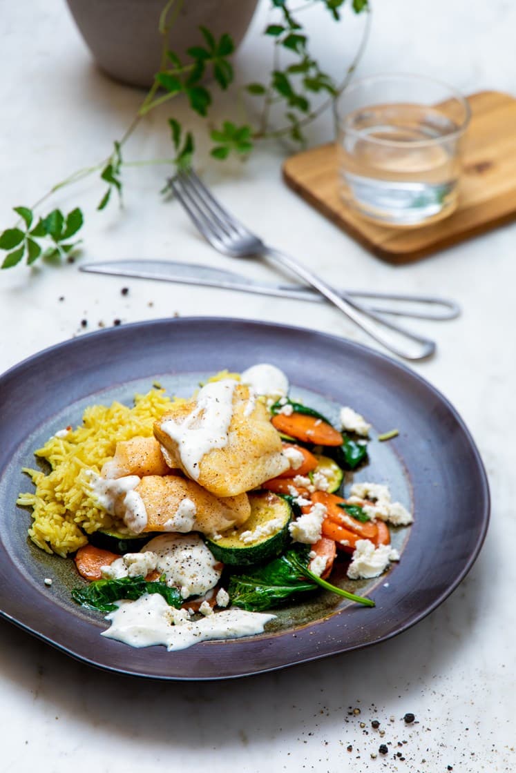 Pannestekt isgalt med pilaffris, lun squashsalat med spinat og ...