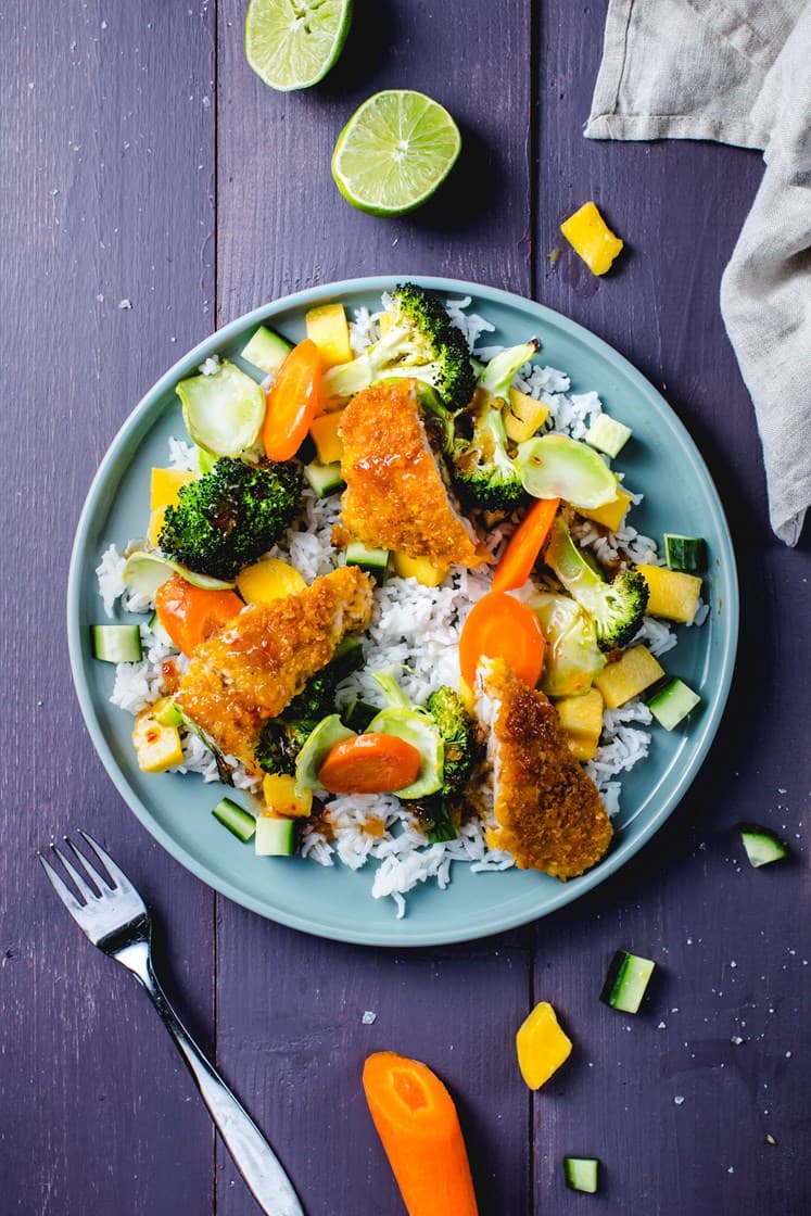 Crispy kylling med bakte grønnsaker og mangosalsa - Oppskrift - Adams ...