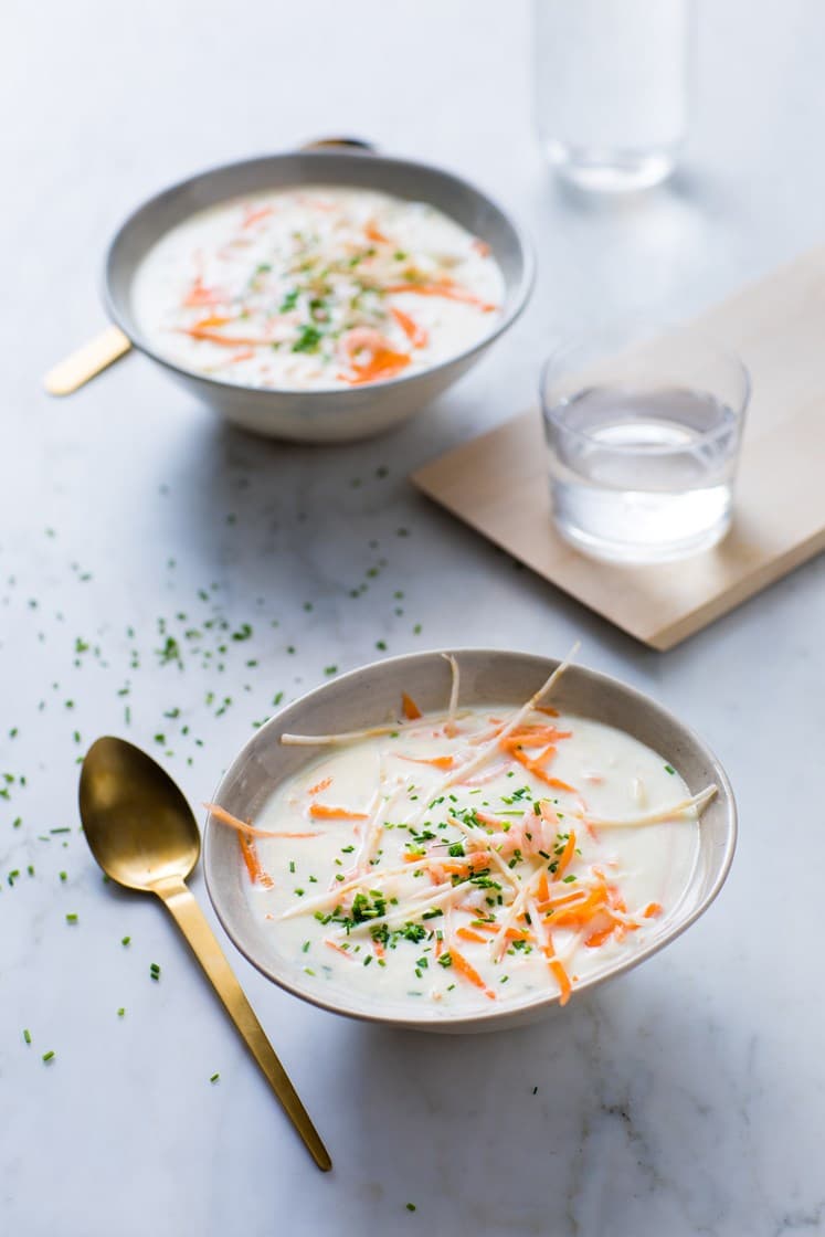 Hjemmelaget fiskegryte med isgalt, reker, purreløk og steinovnsbakt ...