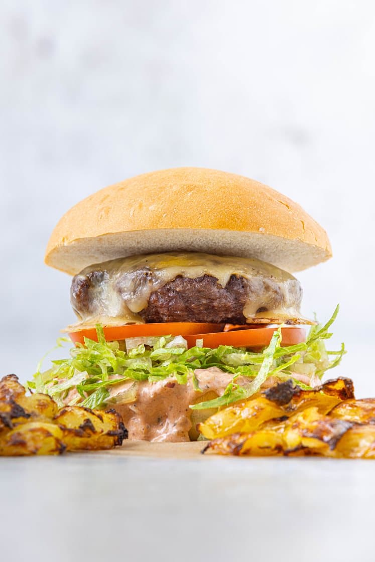 Klassisk cheeseburger - Oppskrift - Adams Matkasse